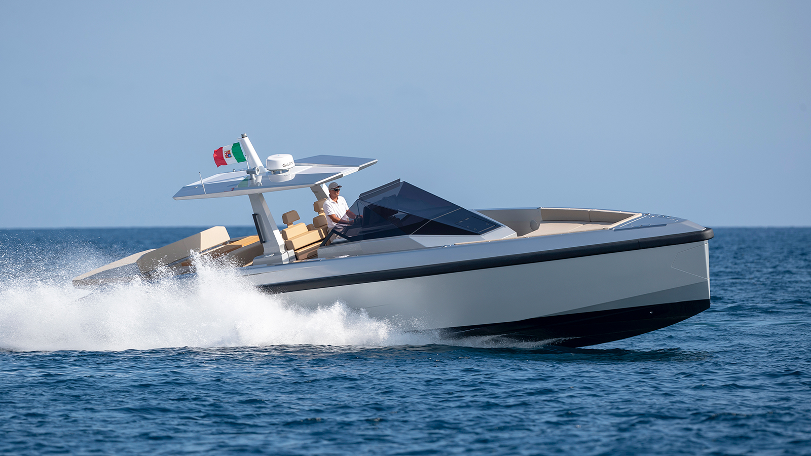 48 Wallytender: Test driving the 38-knot day runabout