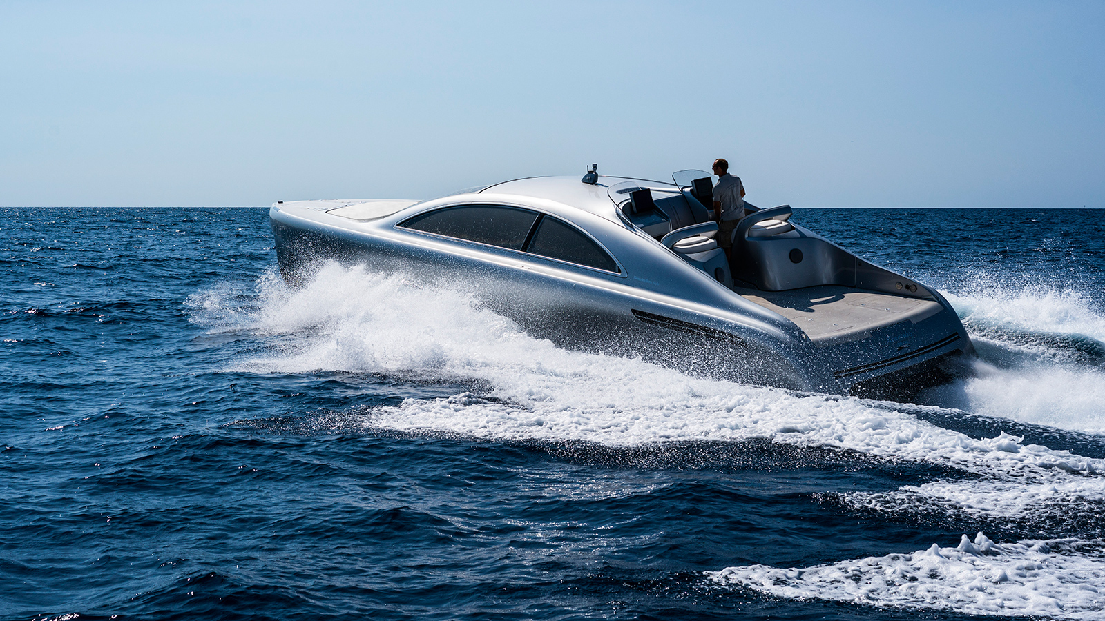 Arrow 460-GT: On board the Mercedes-Benz styled speedboat
