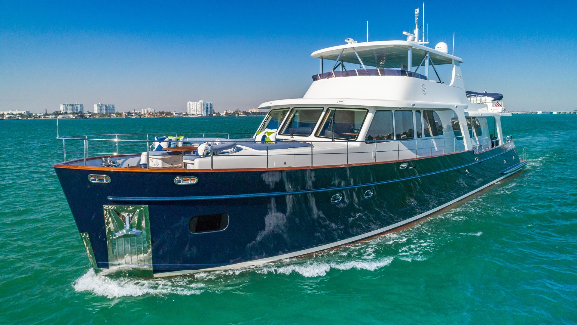 33m Vicem motor yacht Prima Mea for sale