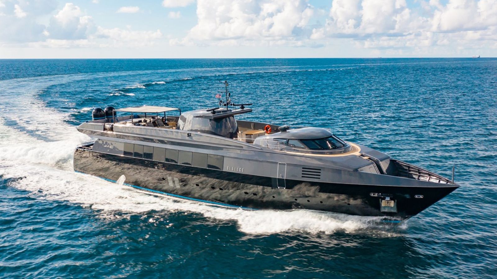 Matrix yacht (Baglietto, 41.15m, 1999)