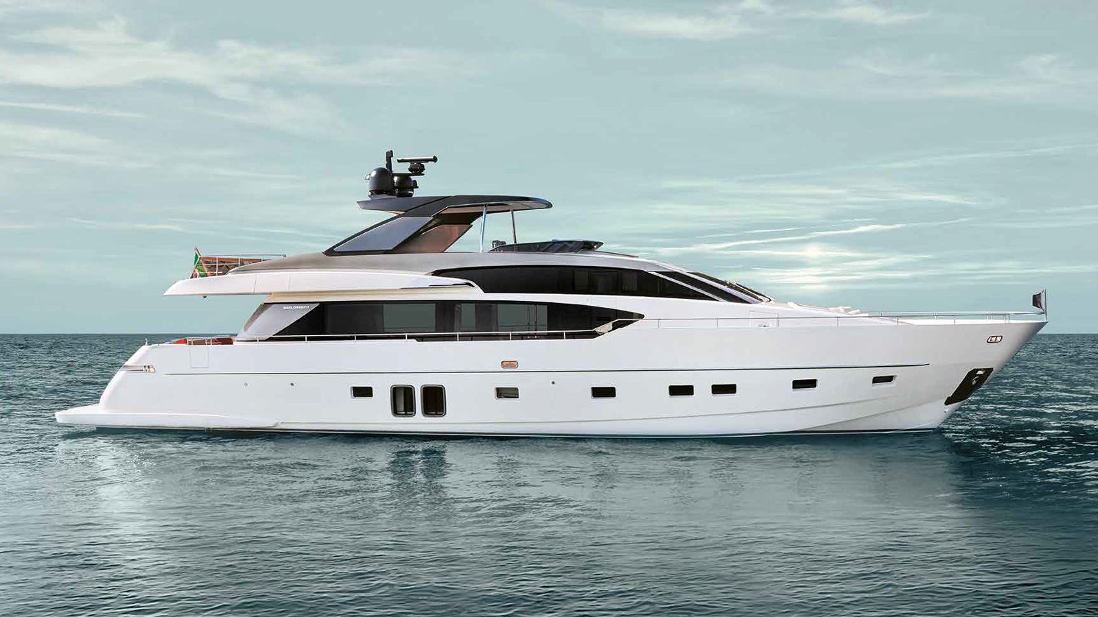 €850k price drop on 27m Sanlorenzo motor yacht Queen Martina