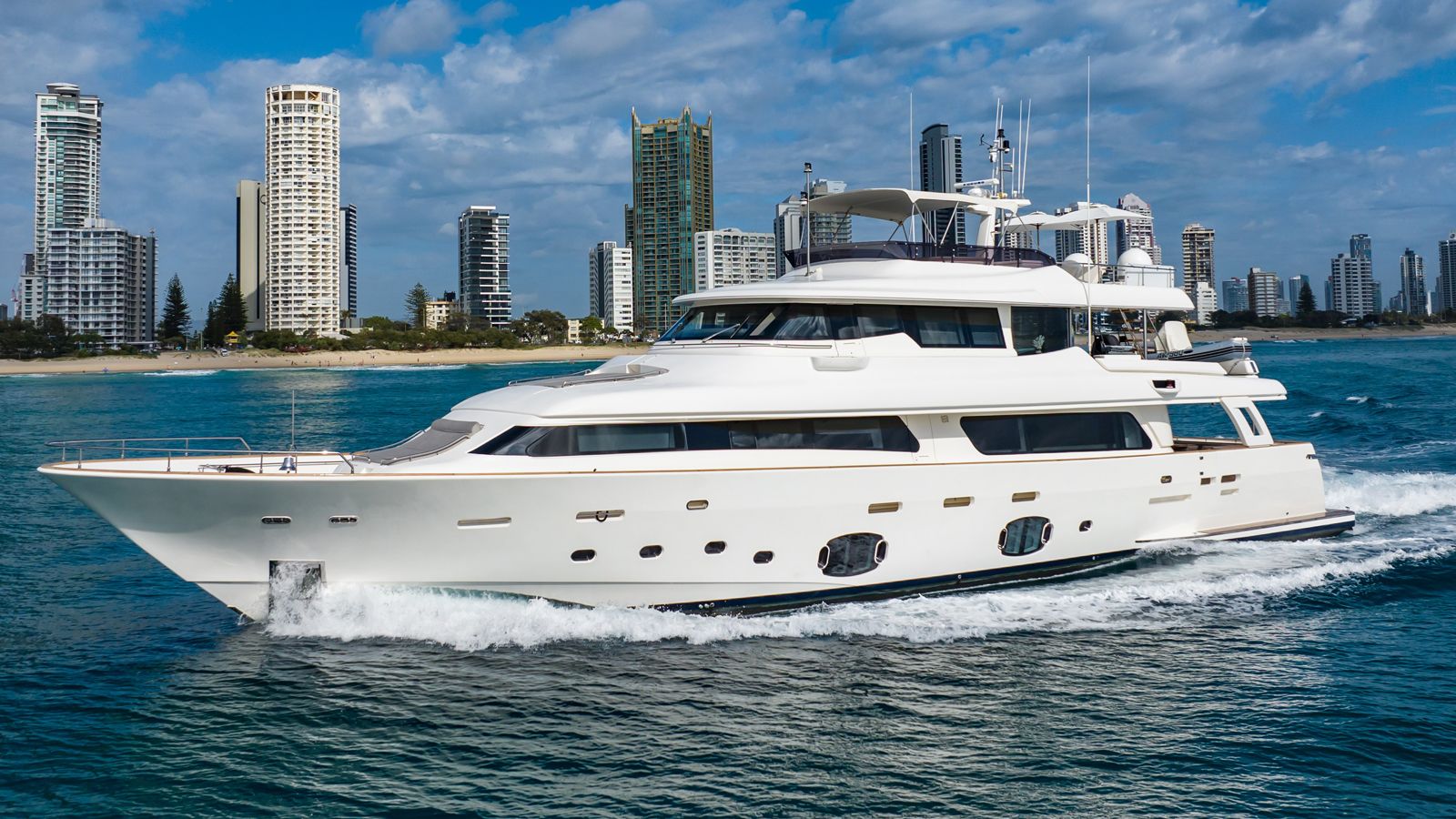33m Custom Line motor yacht Berenim sold off-market