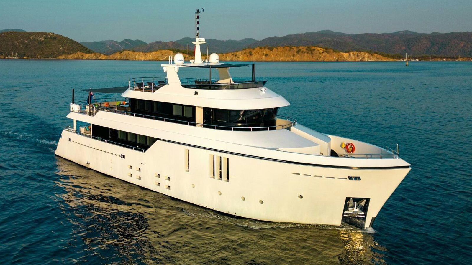 €955k price drop on wooden 31m Aydos Yat motor yacht Zeemar