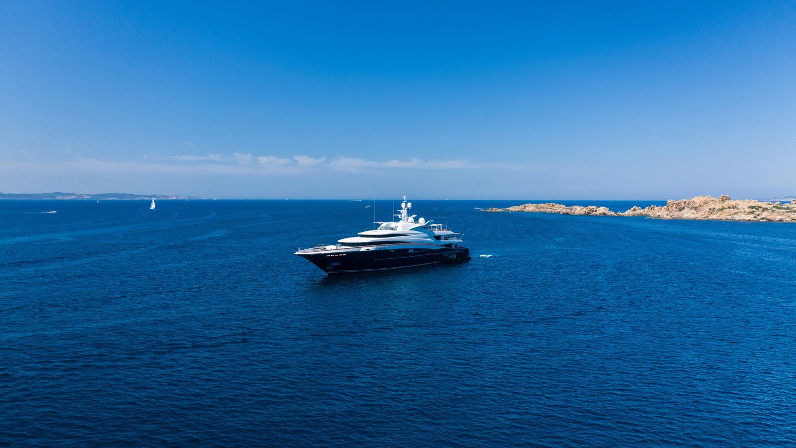 The ultimate superyacht glossary: Essential yachting terms and jargon ...