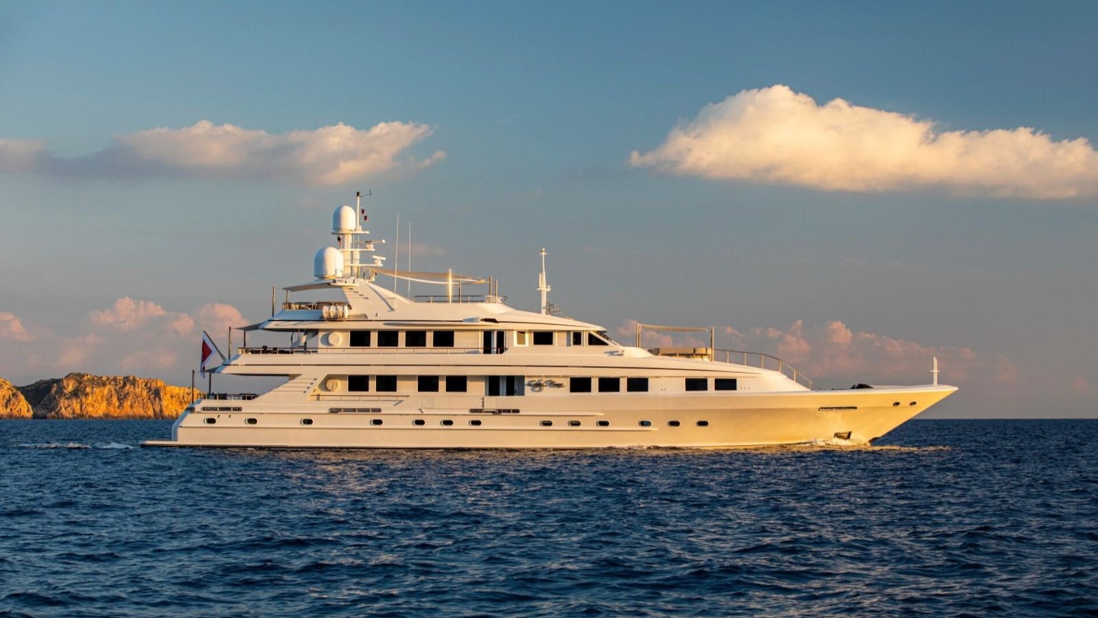 Lady Nora yacht (Broward Marine, 43.28m, 1998)