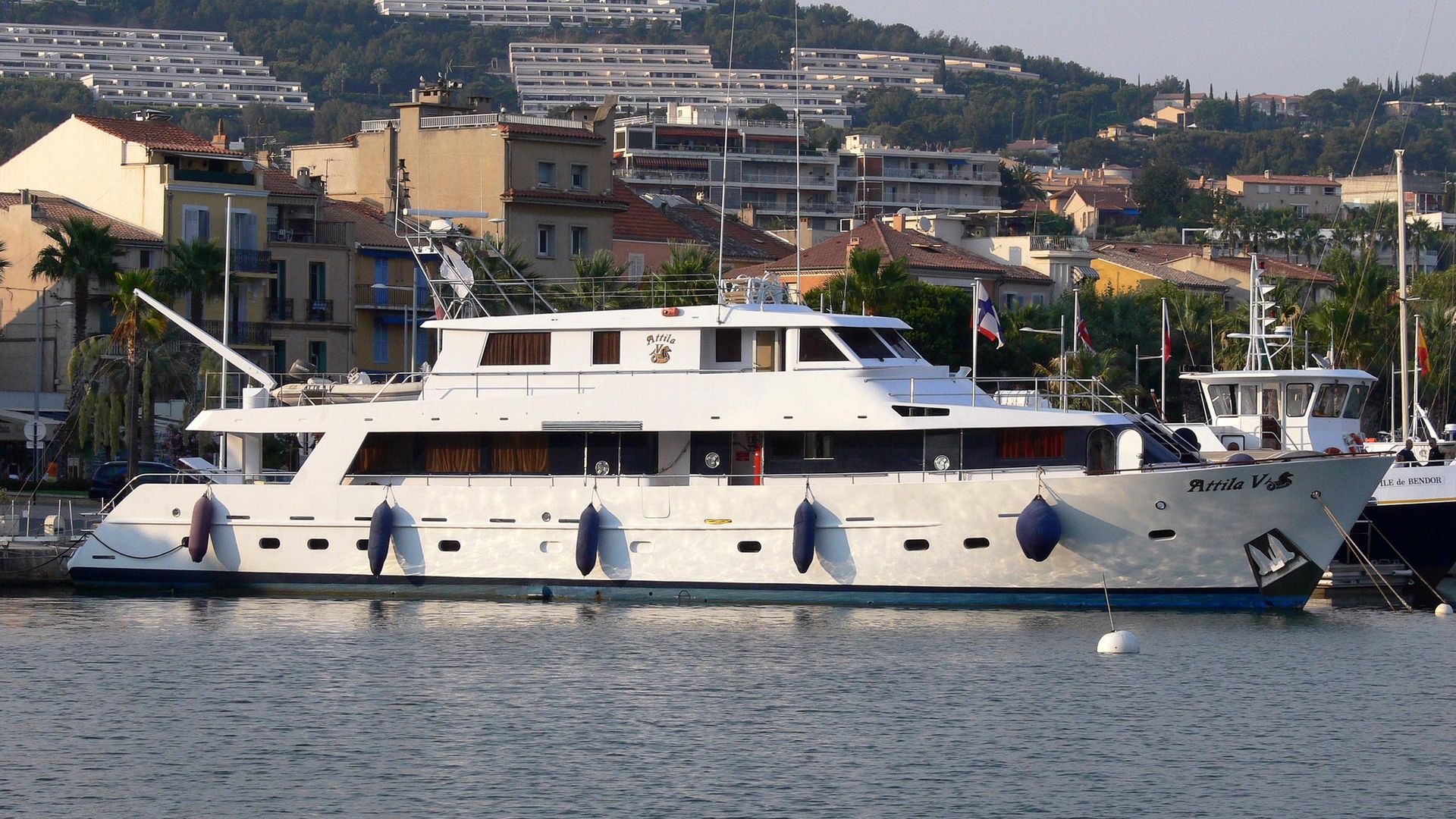 Maram yacht (Chantier Naval de Marseille, 29.55m, 1989)