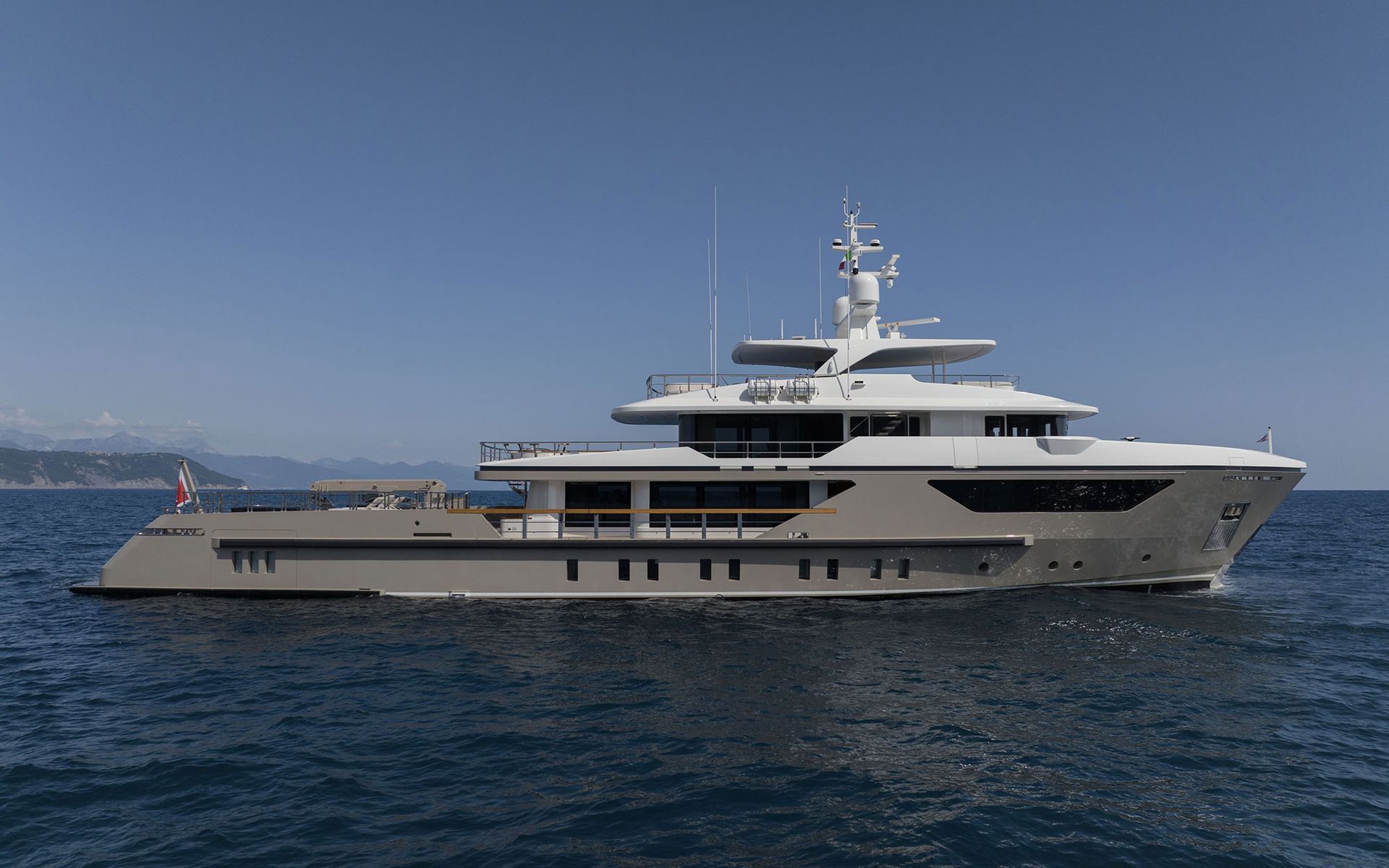 AMIKA yacht for charter (Sanlorenzo, 47m, 2020)