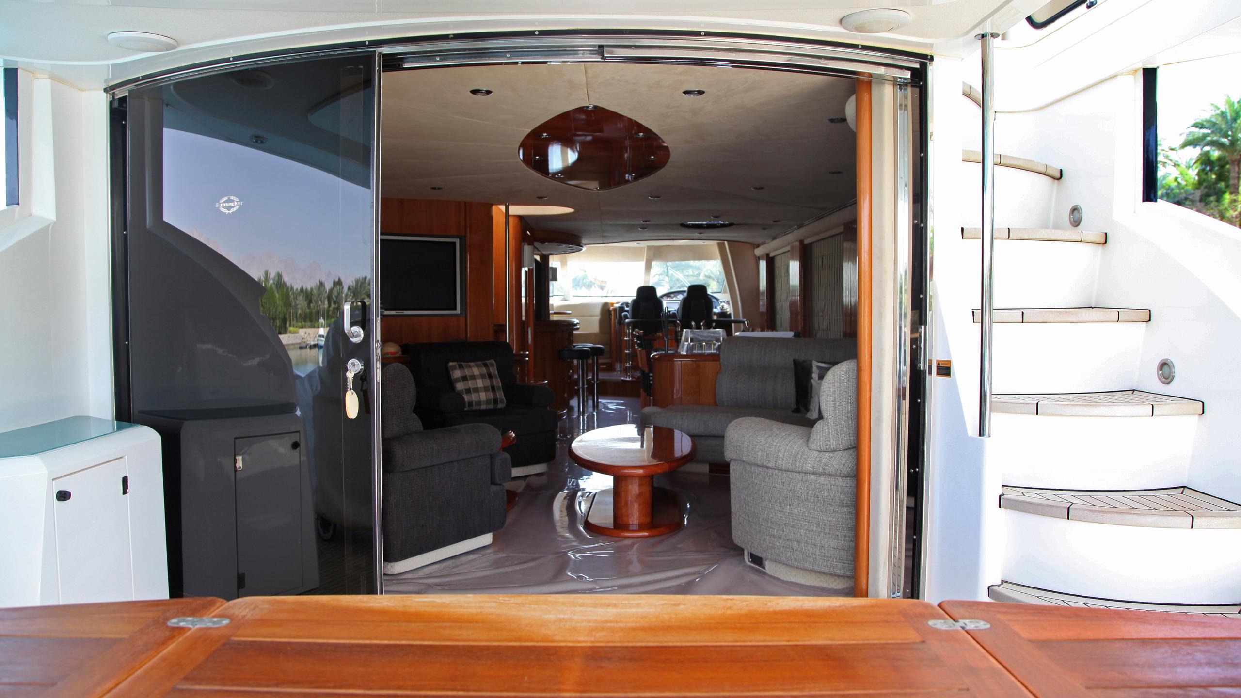 MISS SARAH yacht (Sunseeker, 28.13m, 2003)