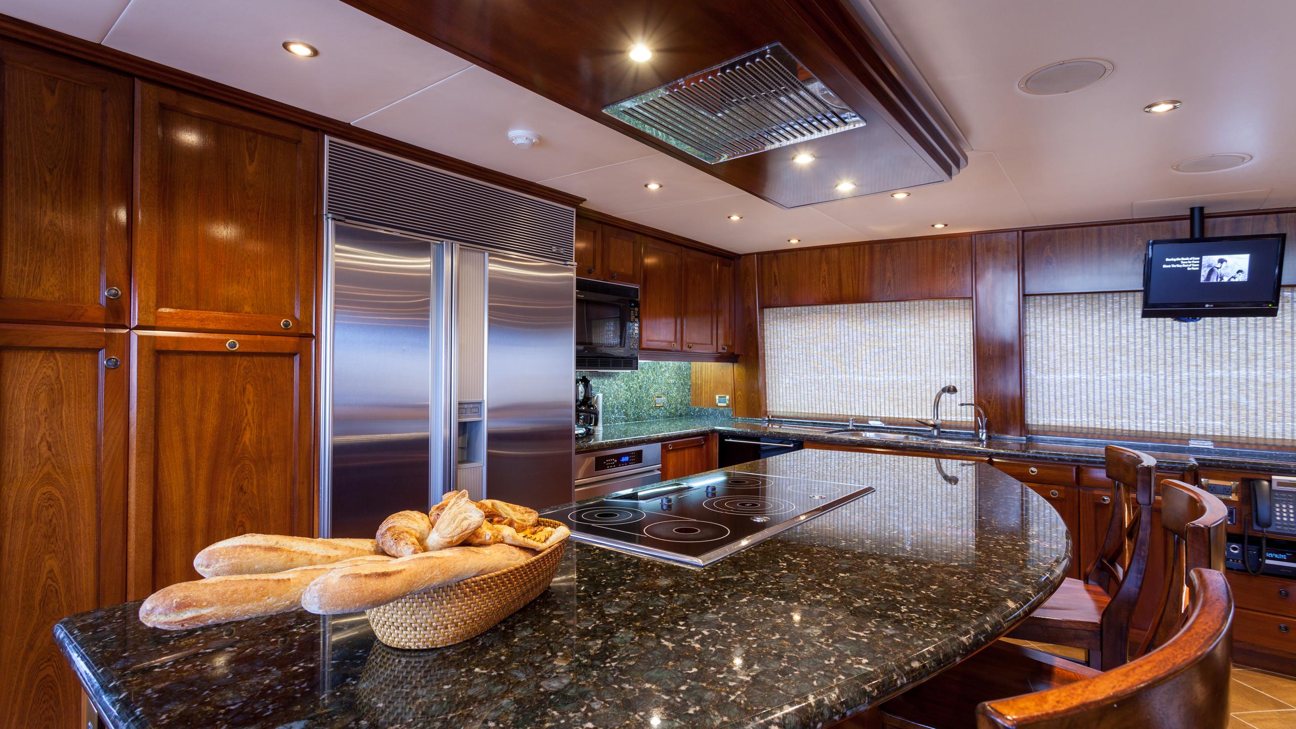 VALKYRIE yacht (Crescent Custom Yachts, 36.58m, 2001) | Boat International